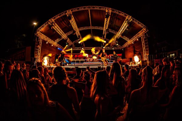 Maak uw evenement compleet met ons Arch roof! – Yaow! Events